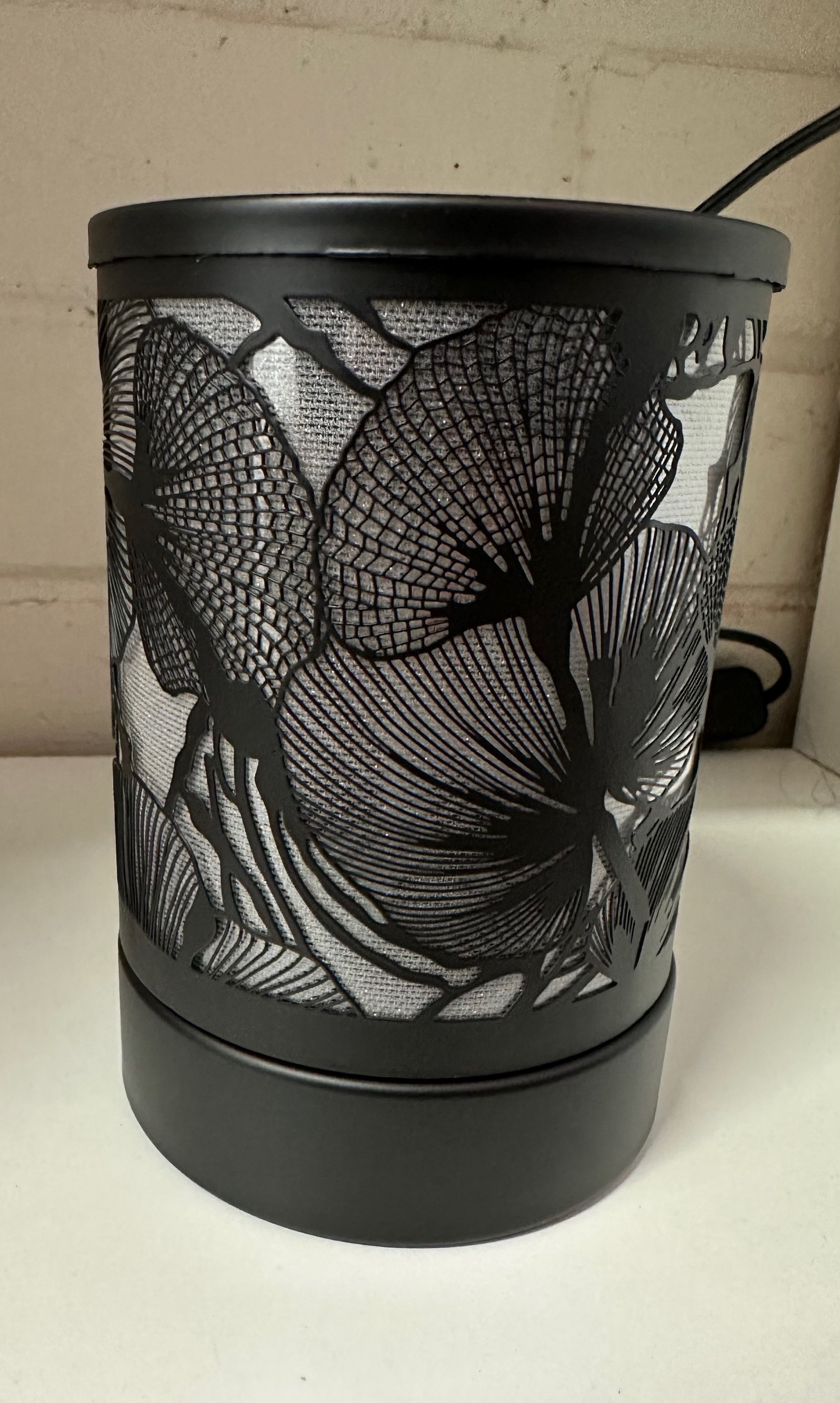 Black Bloom – EiLuxe